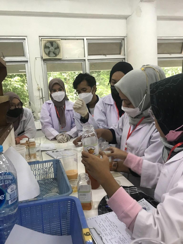 Workshop Merdeka Belajar Eksplorasi Bahan Alam, Aktivitas Antioksidan, dan Molecular Docking ...